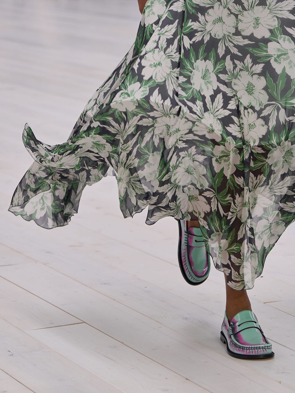 LOEWE Women's SS 25 Runway Collection | LOEWE