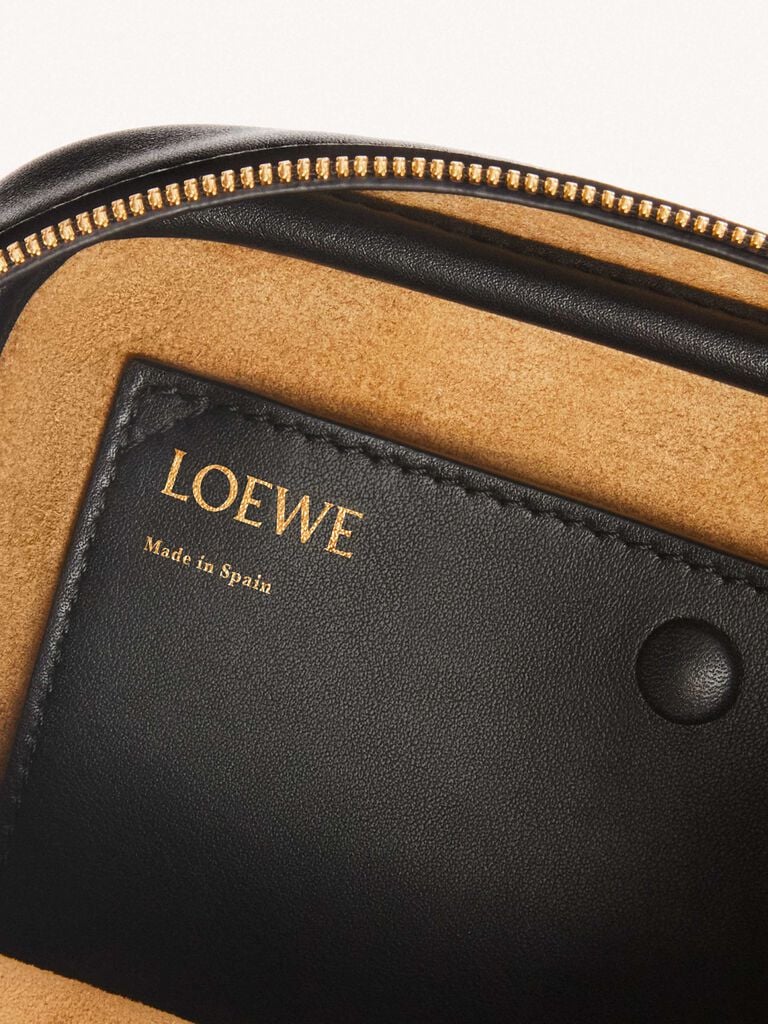 Conozca los modelos de bolsos más icónicos de Loewe