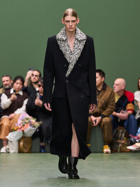 LOEWE Women's 2024 Fall / Winter Runway Collection