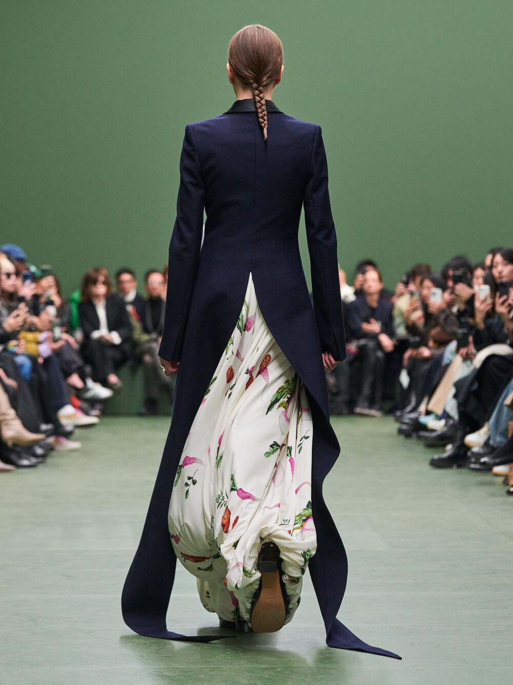 LOEWE Women's 2024 Fall / Winter Runway Collection