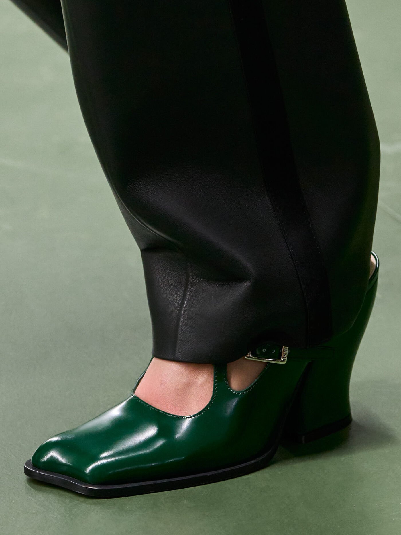 LOEWE Women's 2024 Fall / Winter Runway Collection