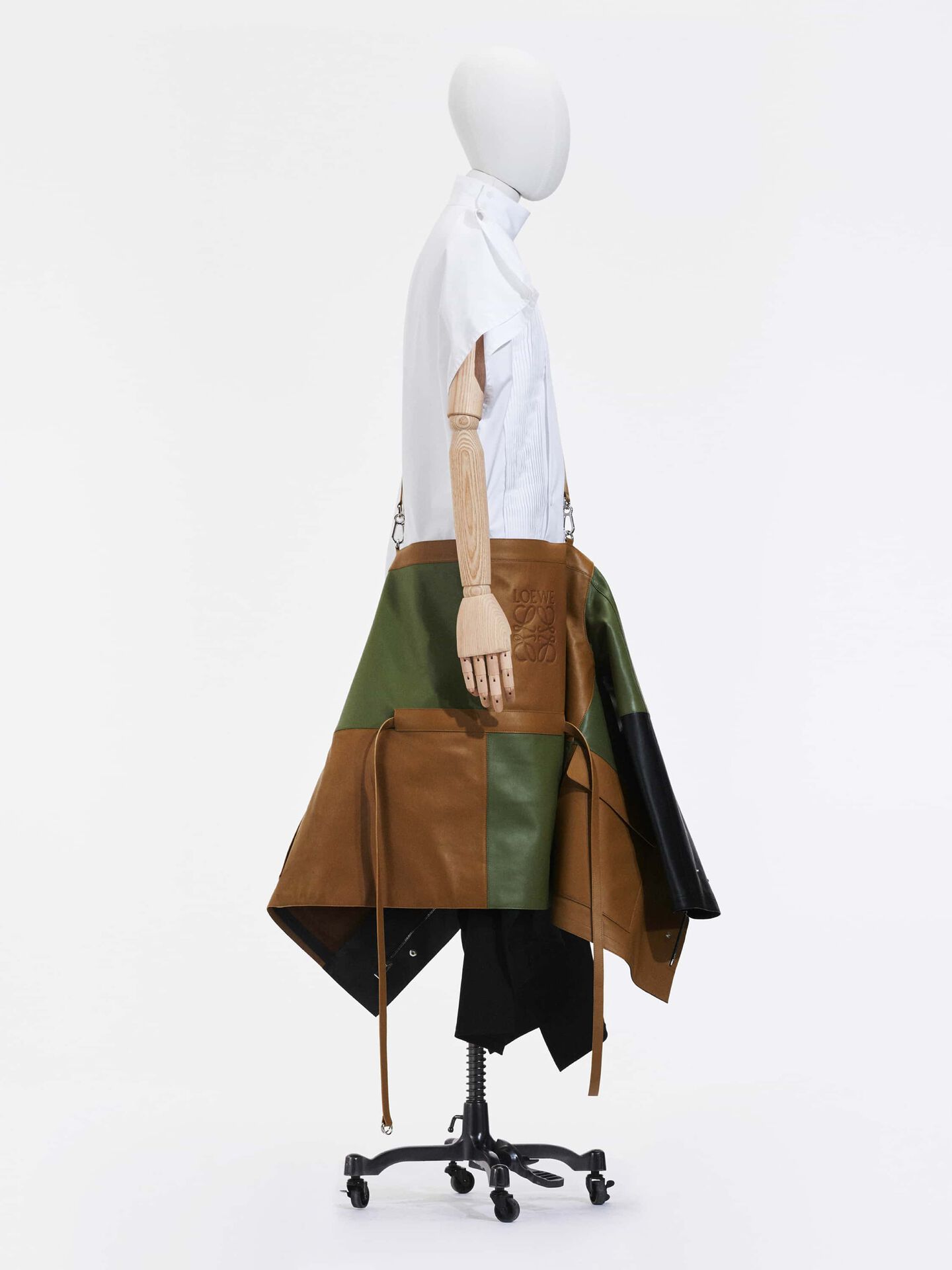 LOEWE | Show in a box