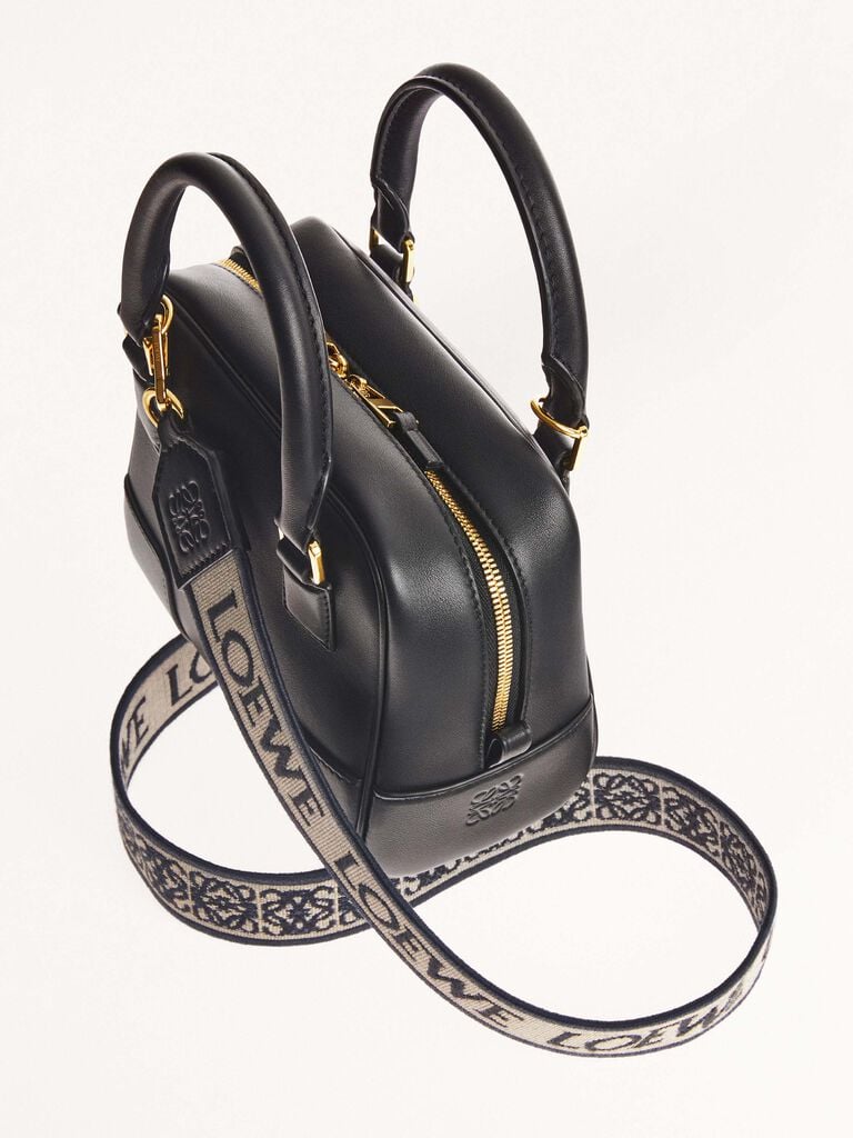 Conozca los modelos de bolsos más icónicos de Loewe