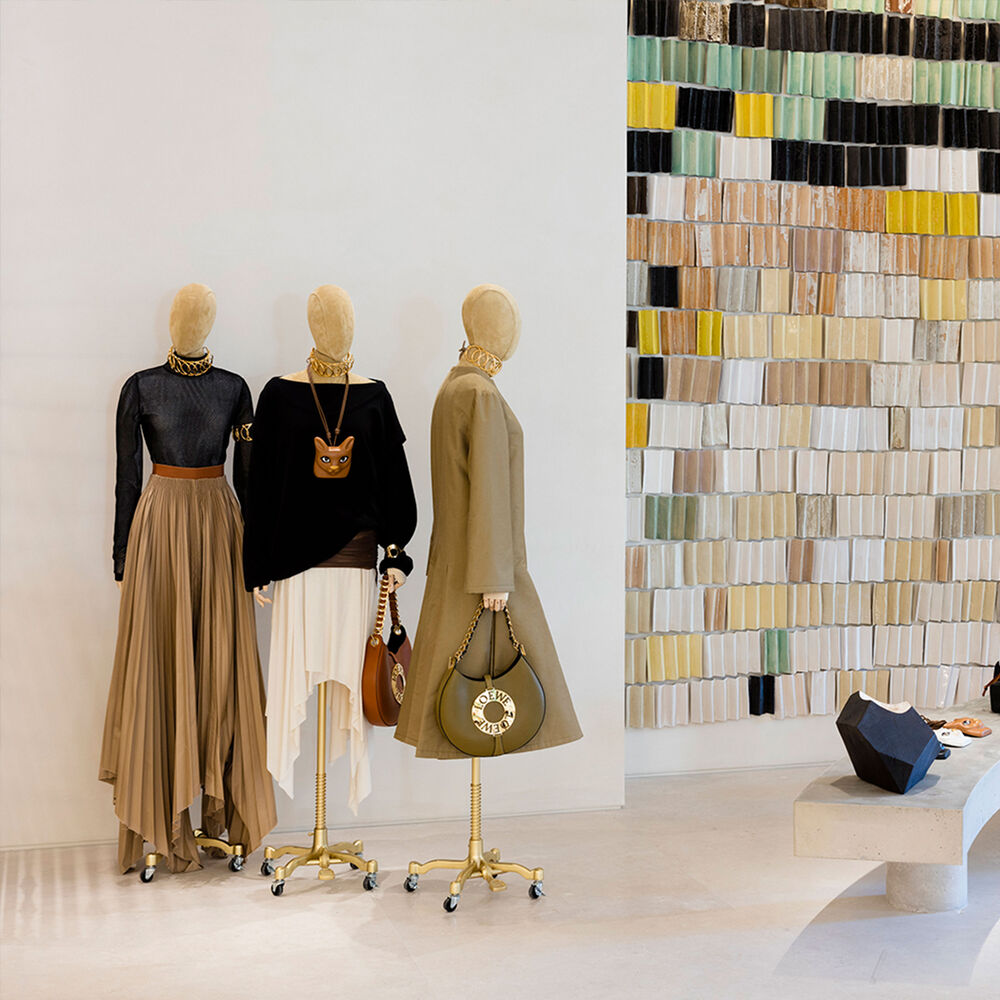 LOEWE official website – luxury clothes and accessories - Stores reopening