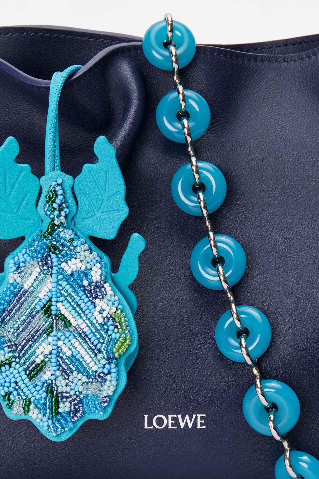 LOEWE's new collection inspired in chinese monochrome ceramics