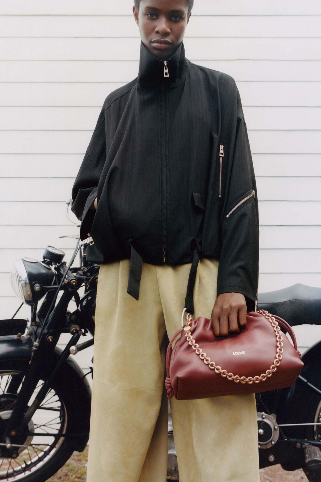 LOEWE's new collection inspired in chinese monochrome ceramics