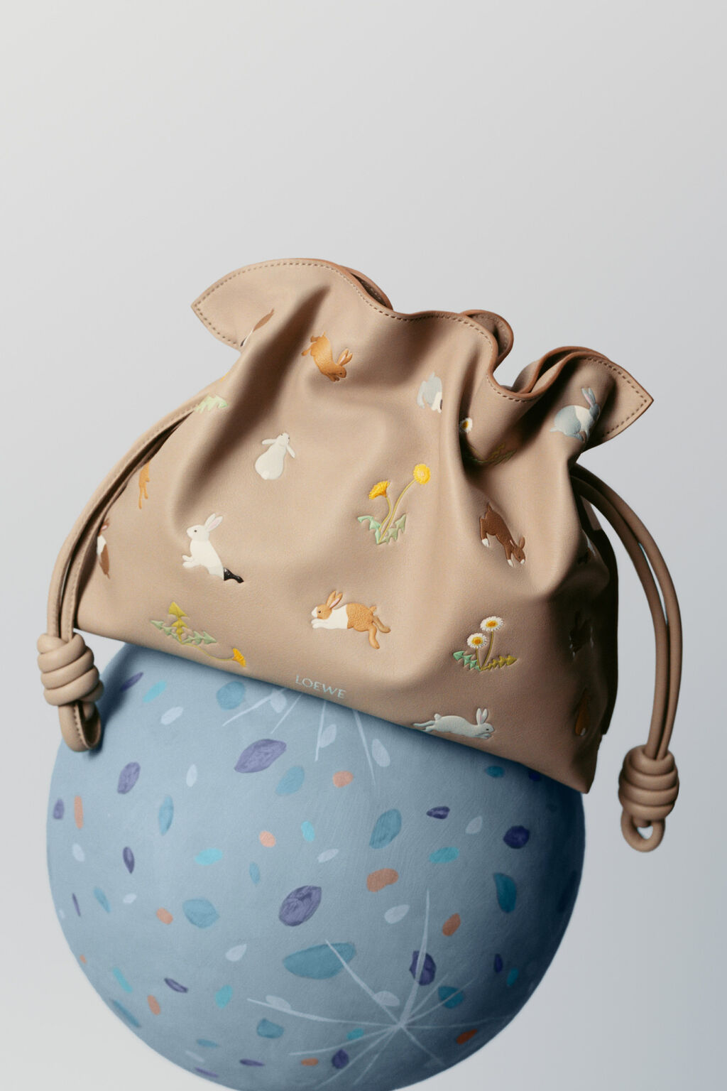 LOEWE's new collection inspired in chinese monochrome ceramics