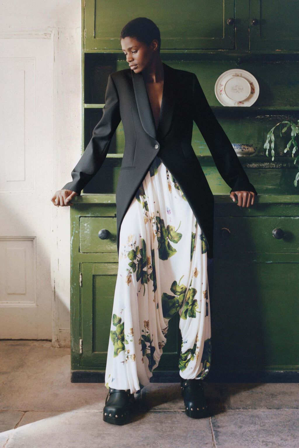 LOEWE's new collection inspired in chinese monochrome ceramics