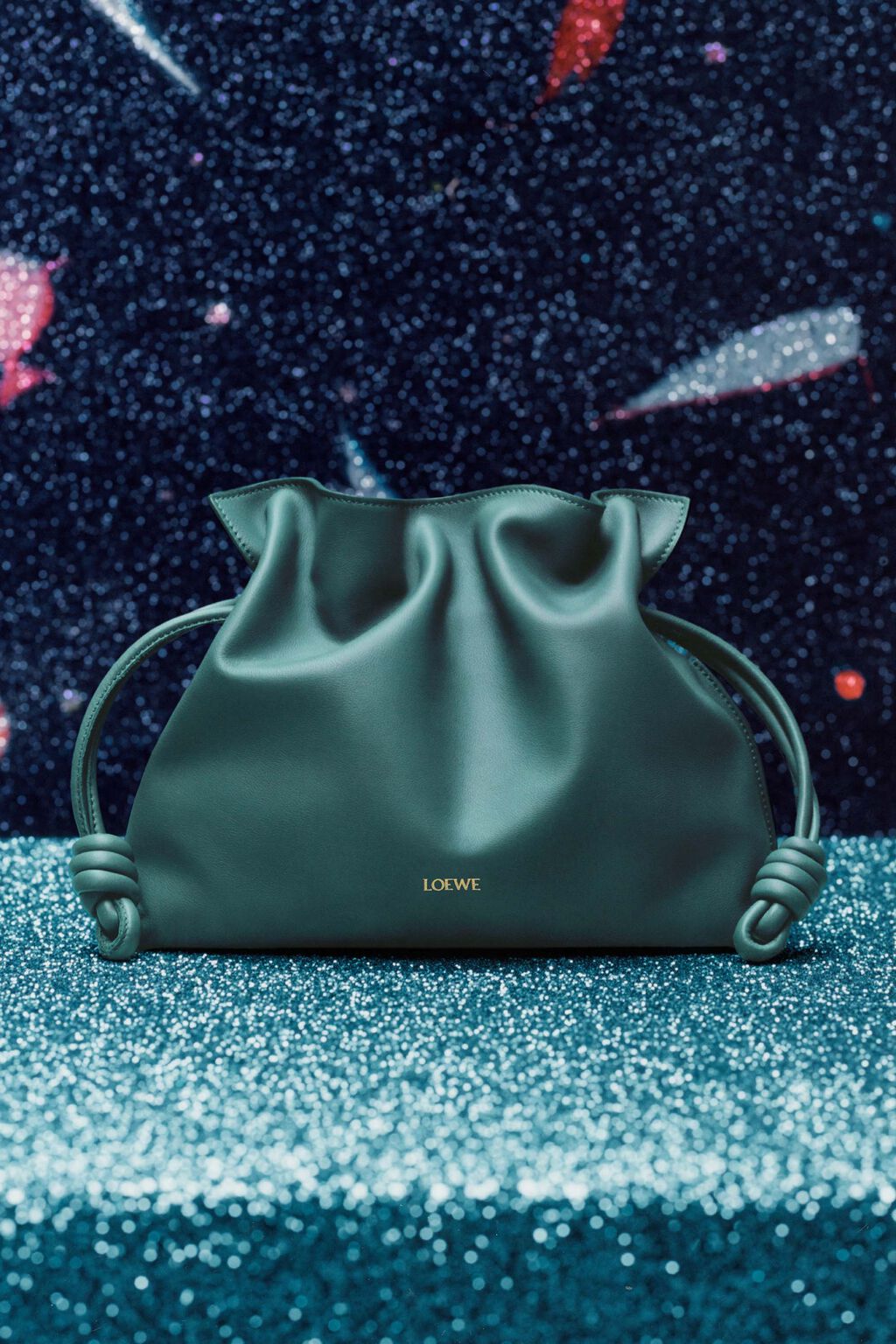 Whale medium Pebble bucket in nappa calfskin Black - LOEWE