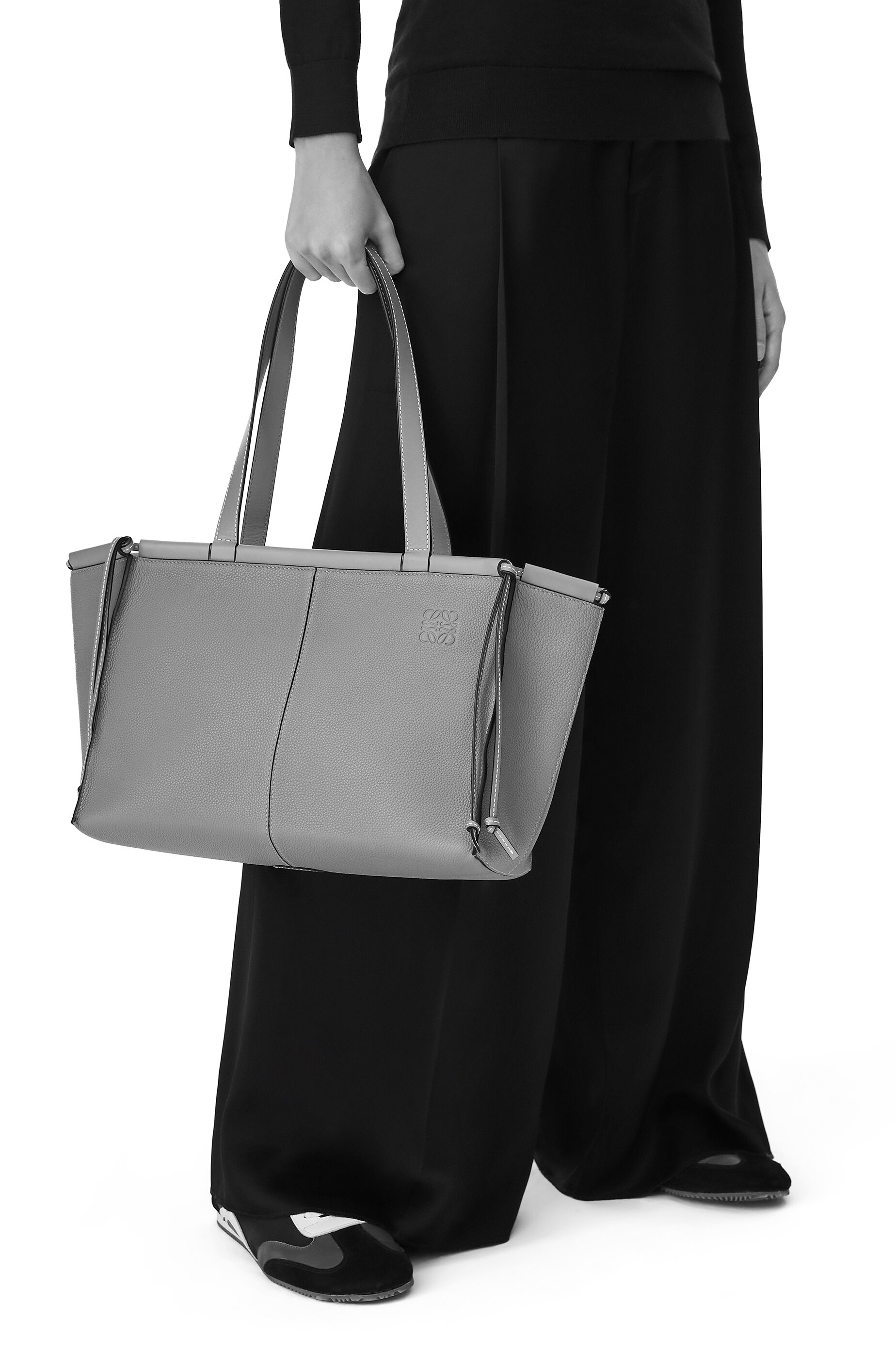 Small Cushion Tote bag in soft grained calfskin Black - LOEWE