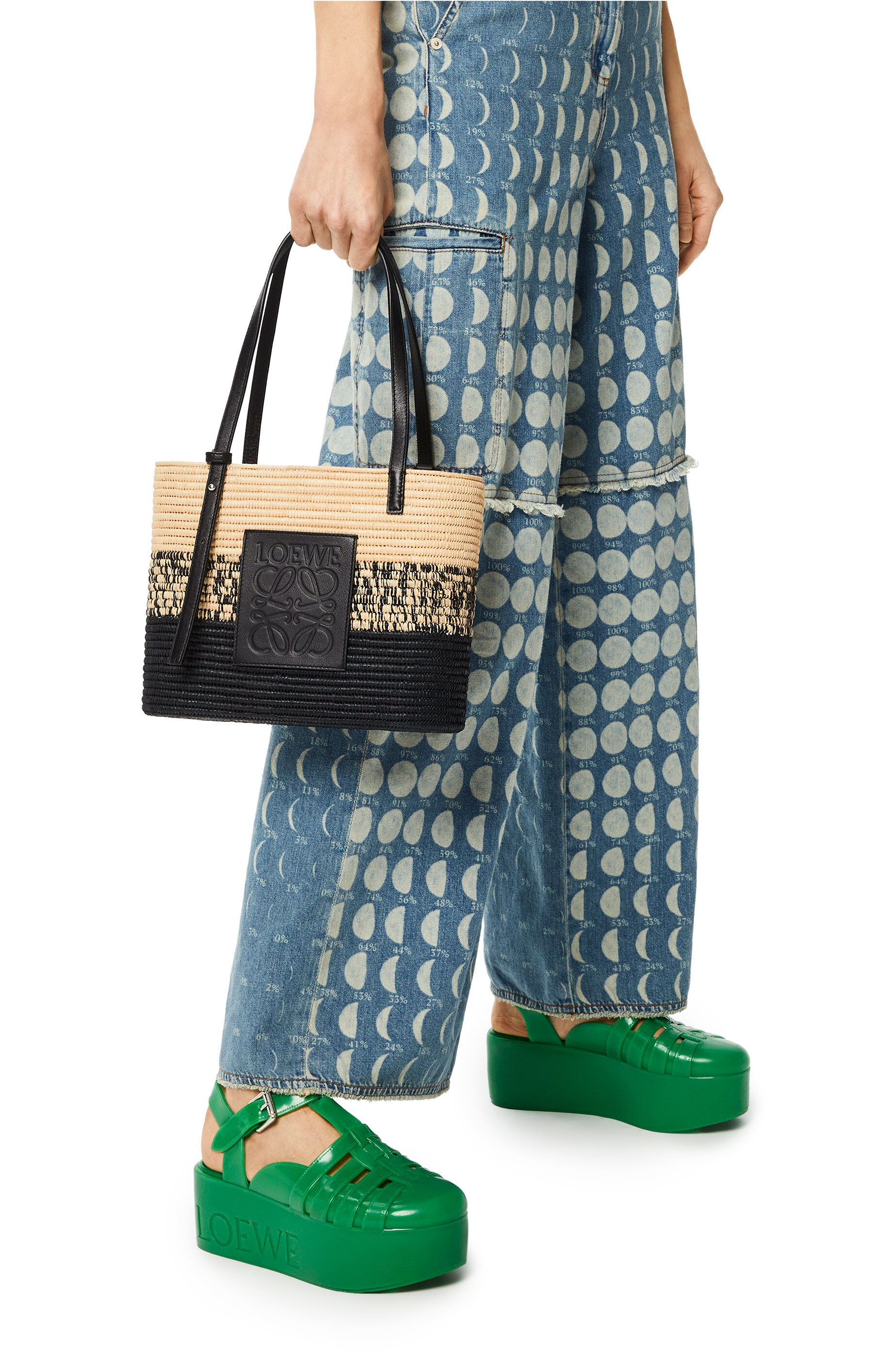 Bolso capazo Square en rafia con efecto degradado y piel de ternera ...