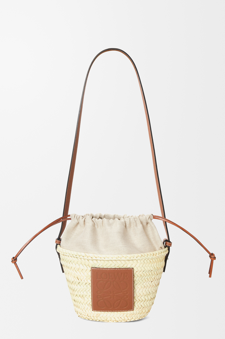 Drawstring bucket in palm leaf and calfskin Beige - LOEWE