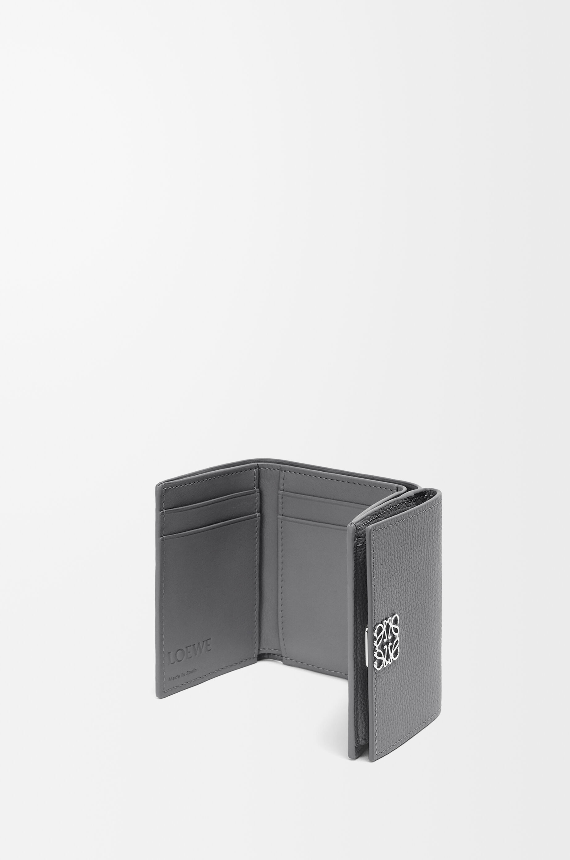Anagram trifold wallet in pebble grain calfskin Asphalt Grey - LOEWE