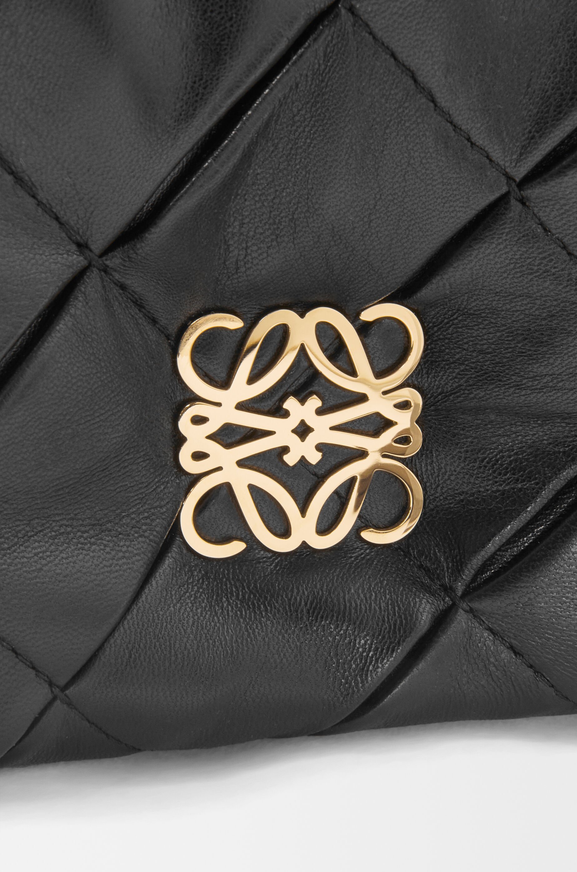 Bolso Goya Puffer en piel napa de cordero plisada Negro - LOEWE