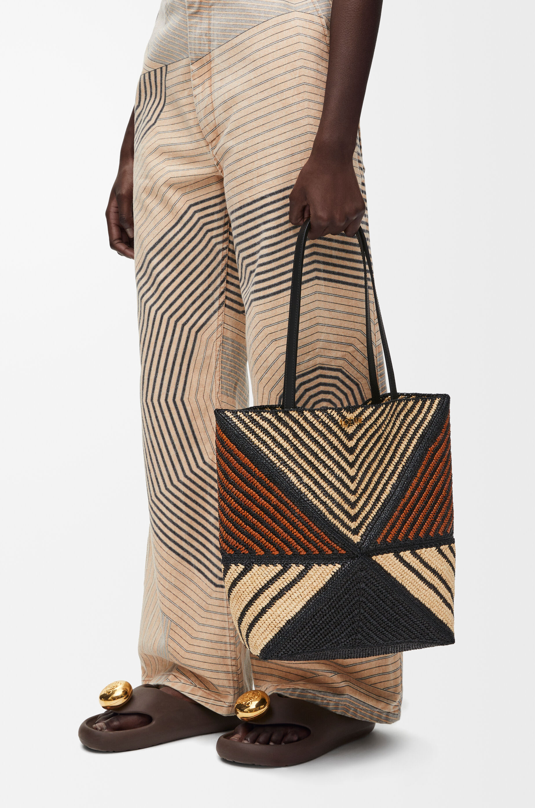 Puzzle Fold Tote in raffia Natural/Honey Gold - LOEWE