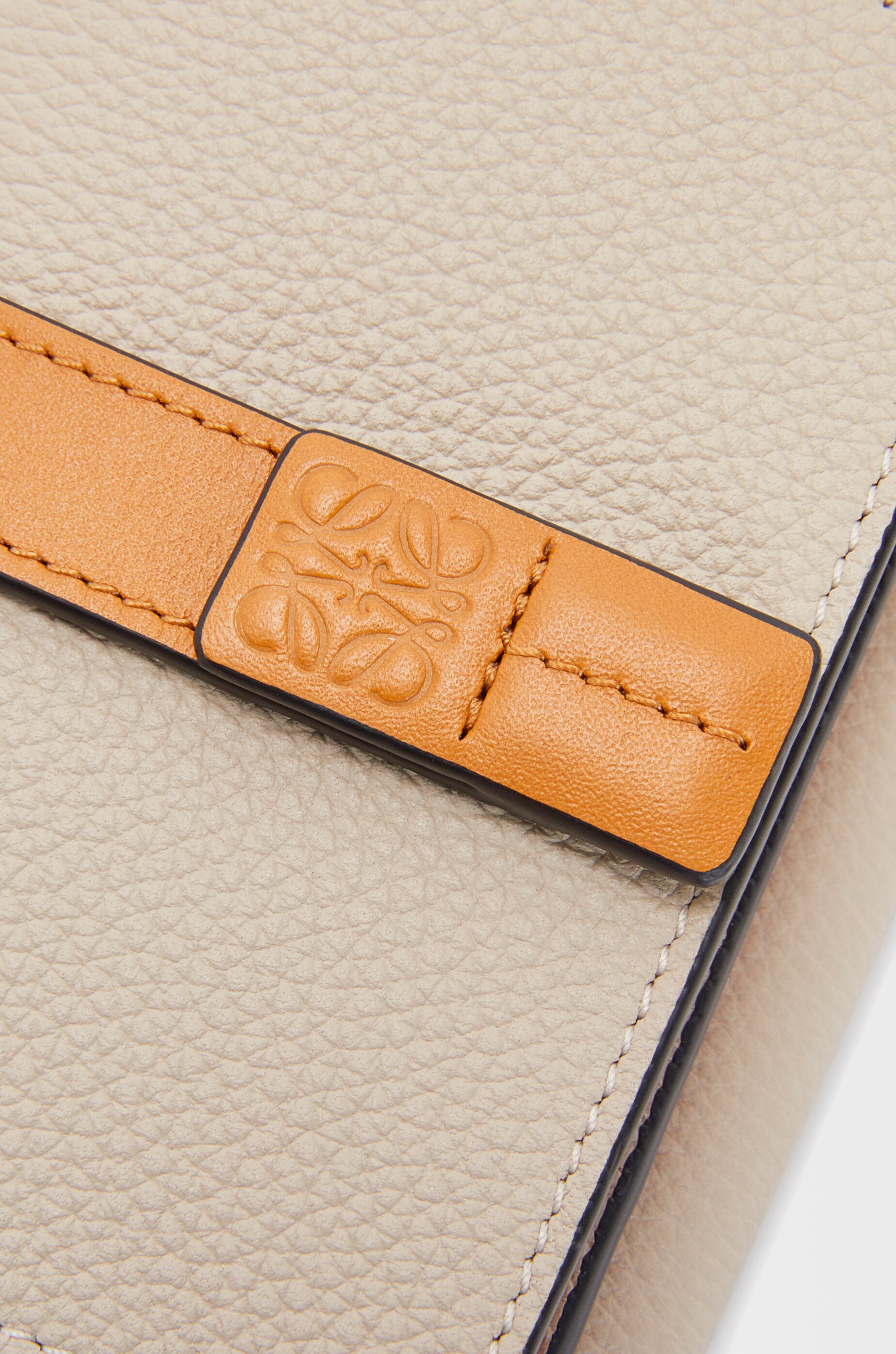 Trifold wallet in soft grained calfskin Light Oat/Honey - LOEWE