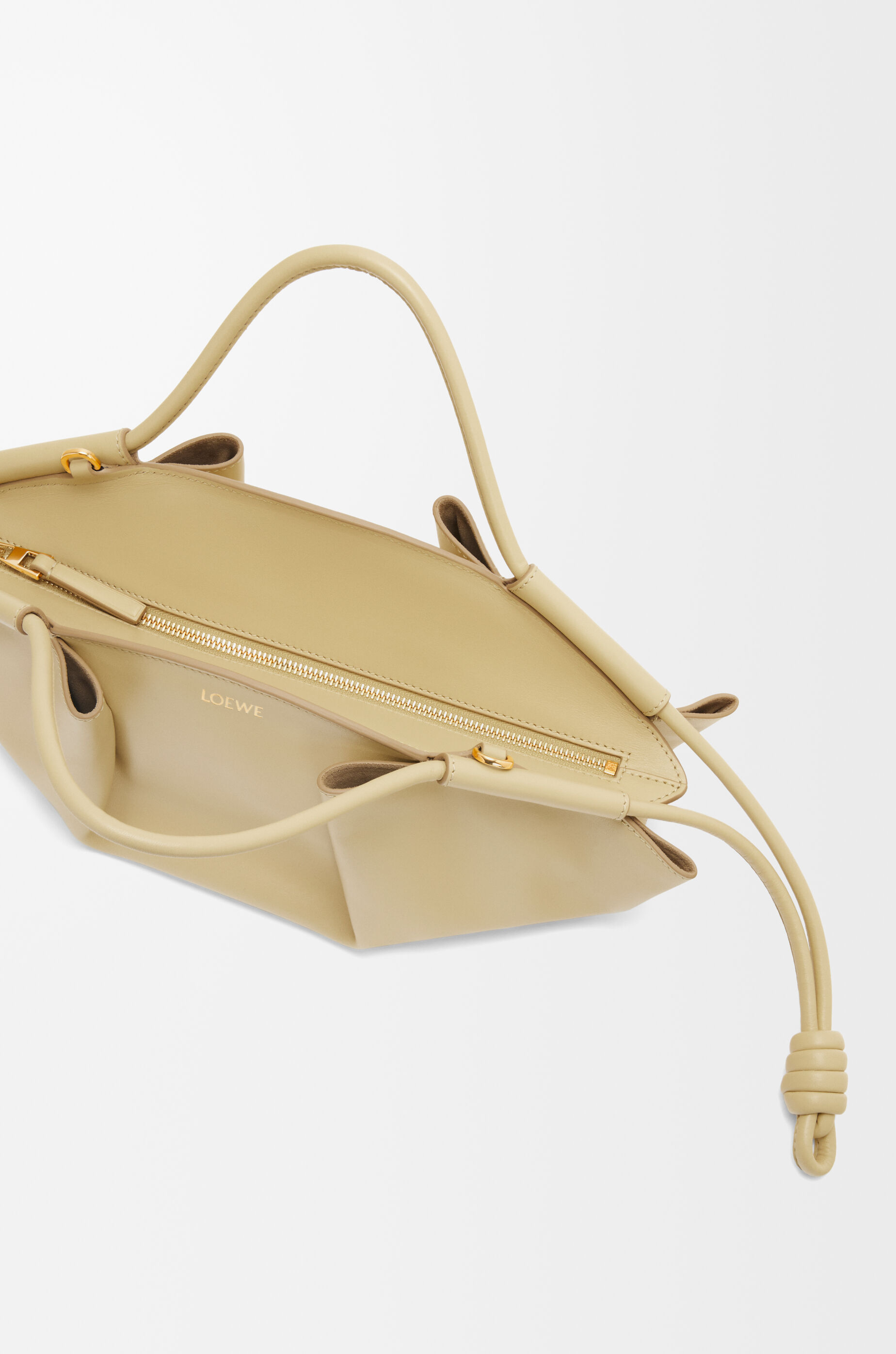 Bolso Paseo pequeño en piel napa de ternera Verde Arcilla - LOEWE