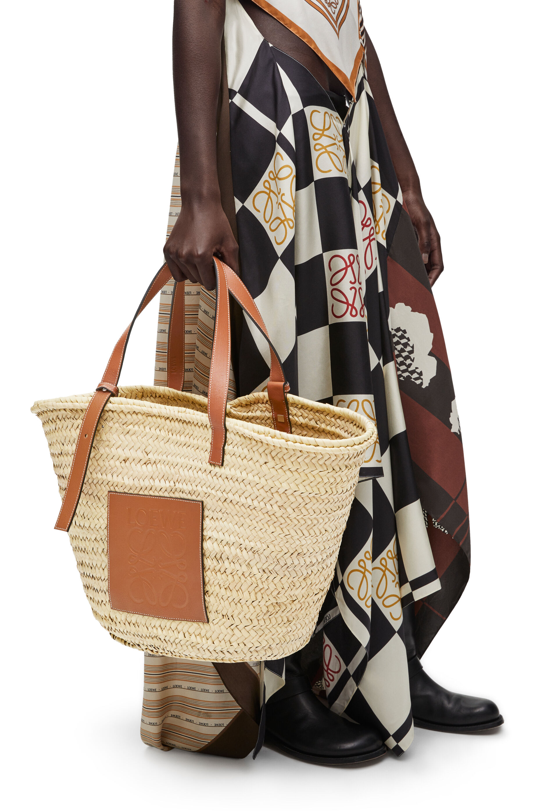 Large Basket bag in palm leaf and calfskin Natural/Tan - LOEWE
