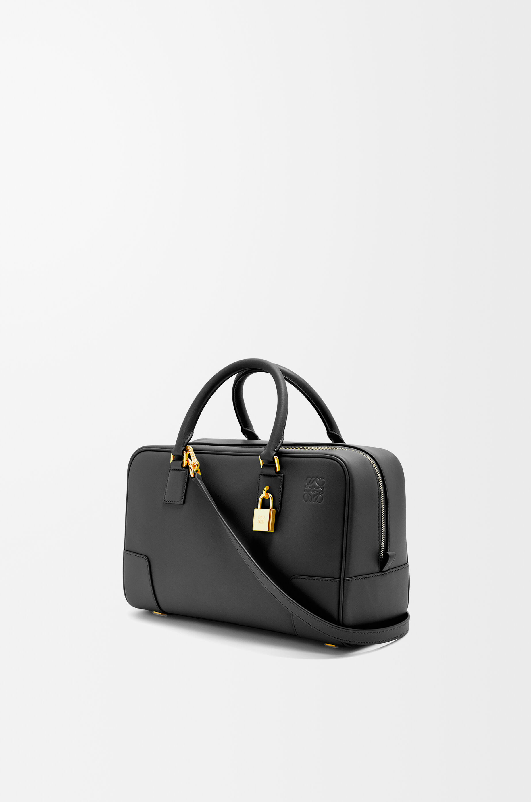 アマソナ28 バッグ(ナパカーフ) ブラック - LOEWE アマソナ28 バッグ(ナパカーフ) ブラック - LOEWE