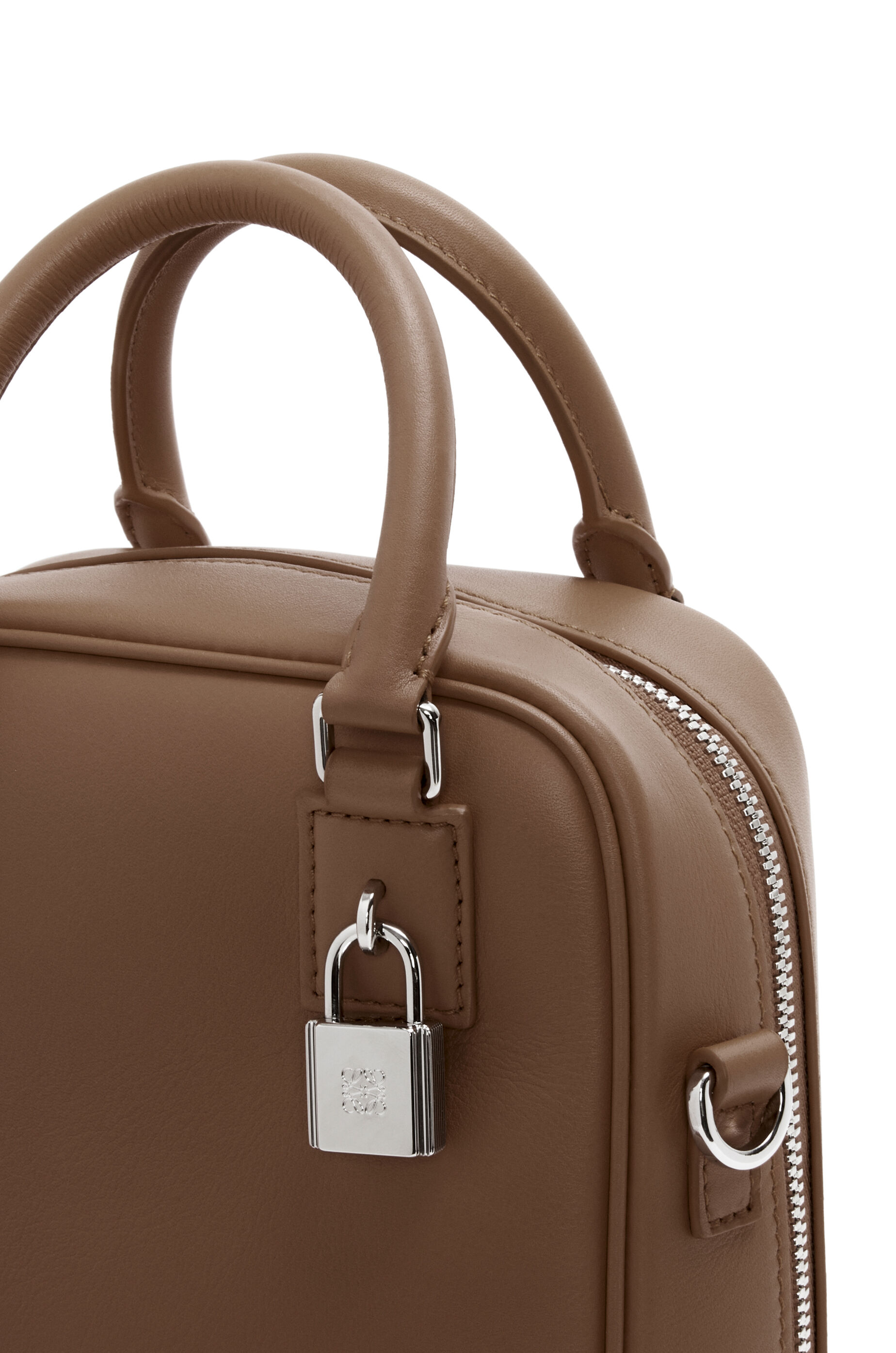 Bolso Amazona 15 en piel napa de ternera Marrón Invernal - LOEWE