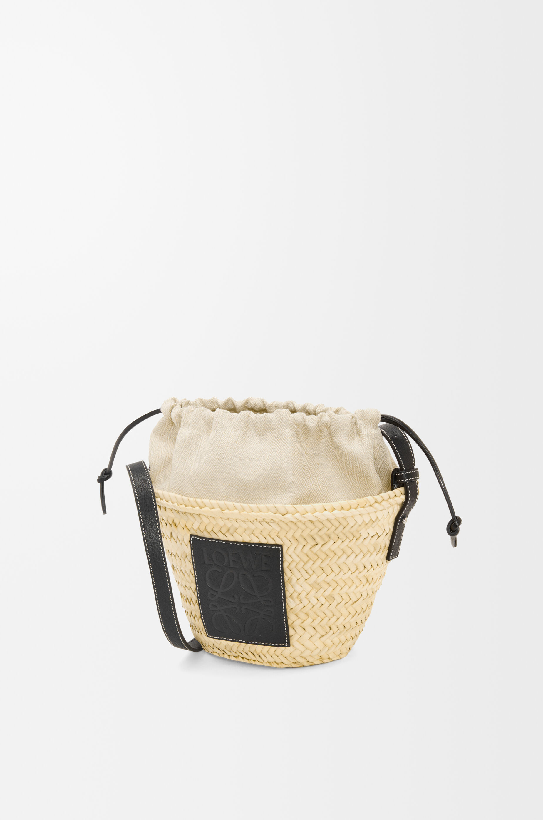 Drawstring bucket in palm leaf and calfskin Natural/Black - LOEWE