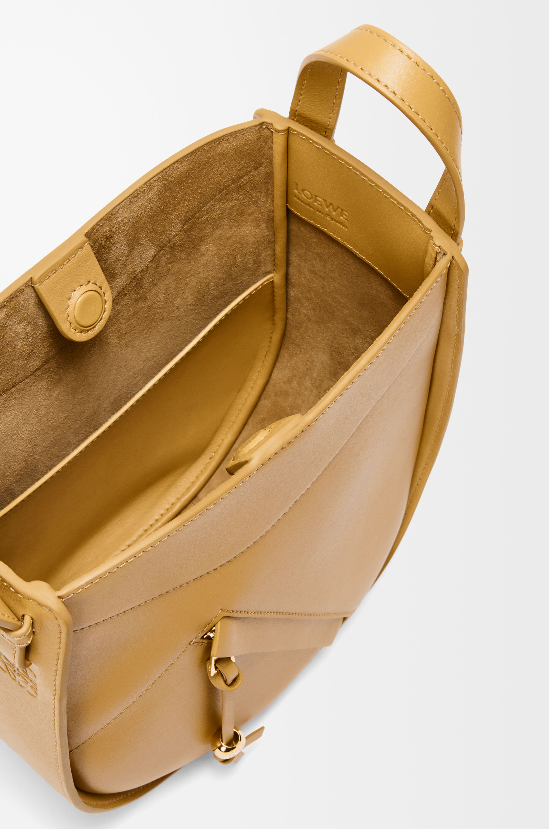 Hammock Slice bag in shiny calfskin Sahara - LOEWE