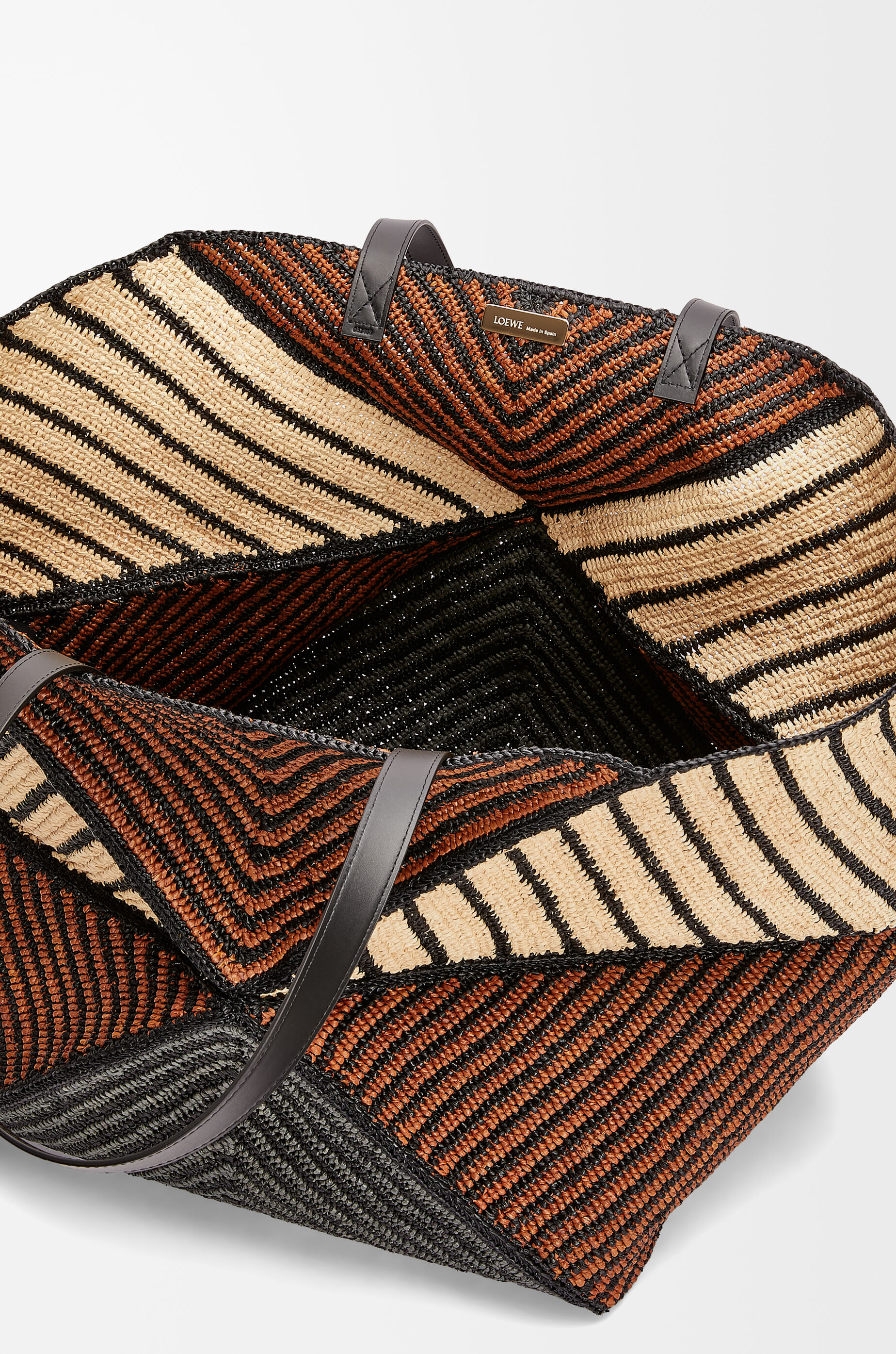 XXL Puzzle Fold Tote in raffia Natural/Honey Gold - LOEWE