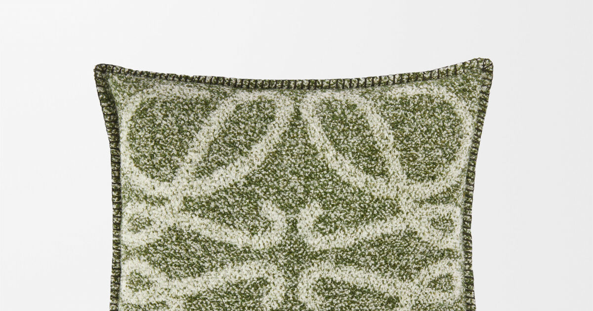 Luxury blankets & cushions - LOEWE