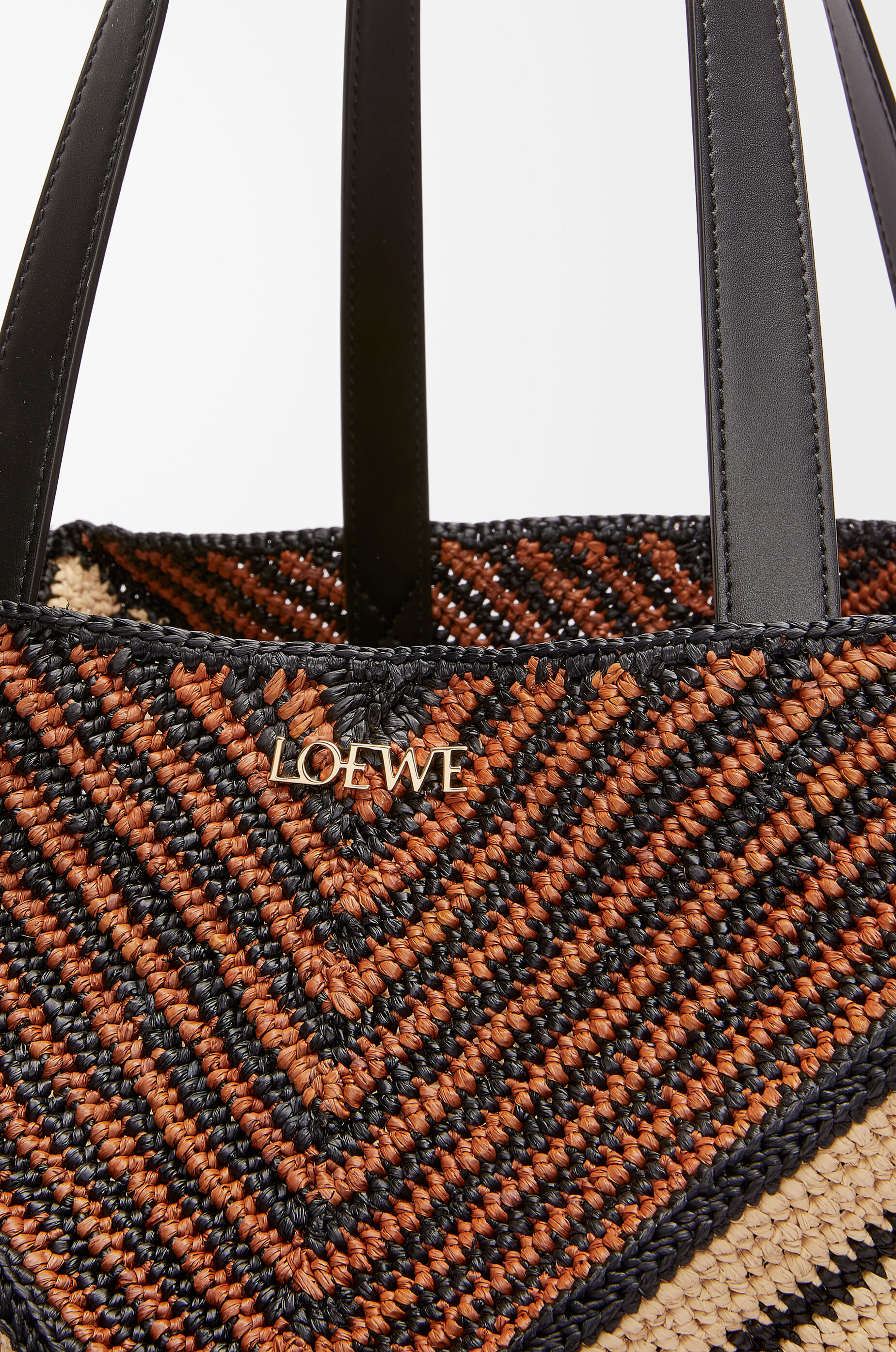 XXL Puzzle Fold Tote in raffia Natural/Honey Gold - LOEWE