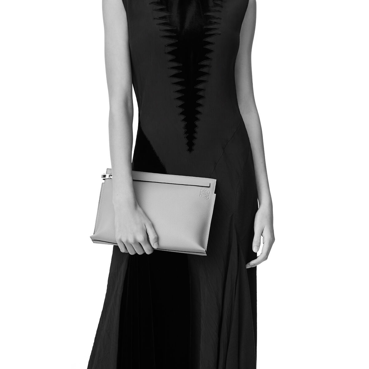 T Pouch Linen Black - LOEWE