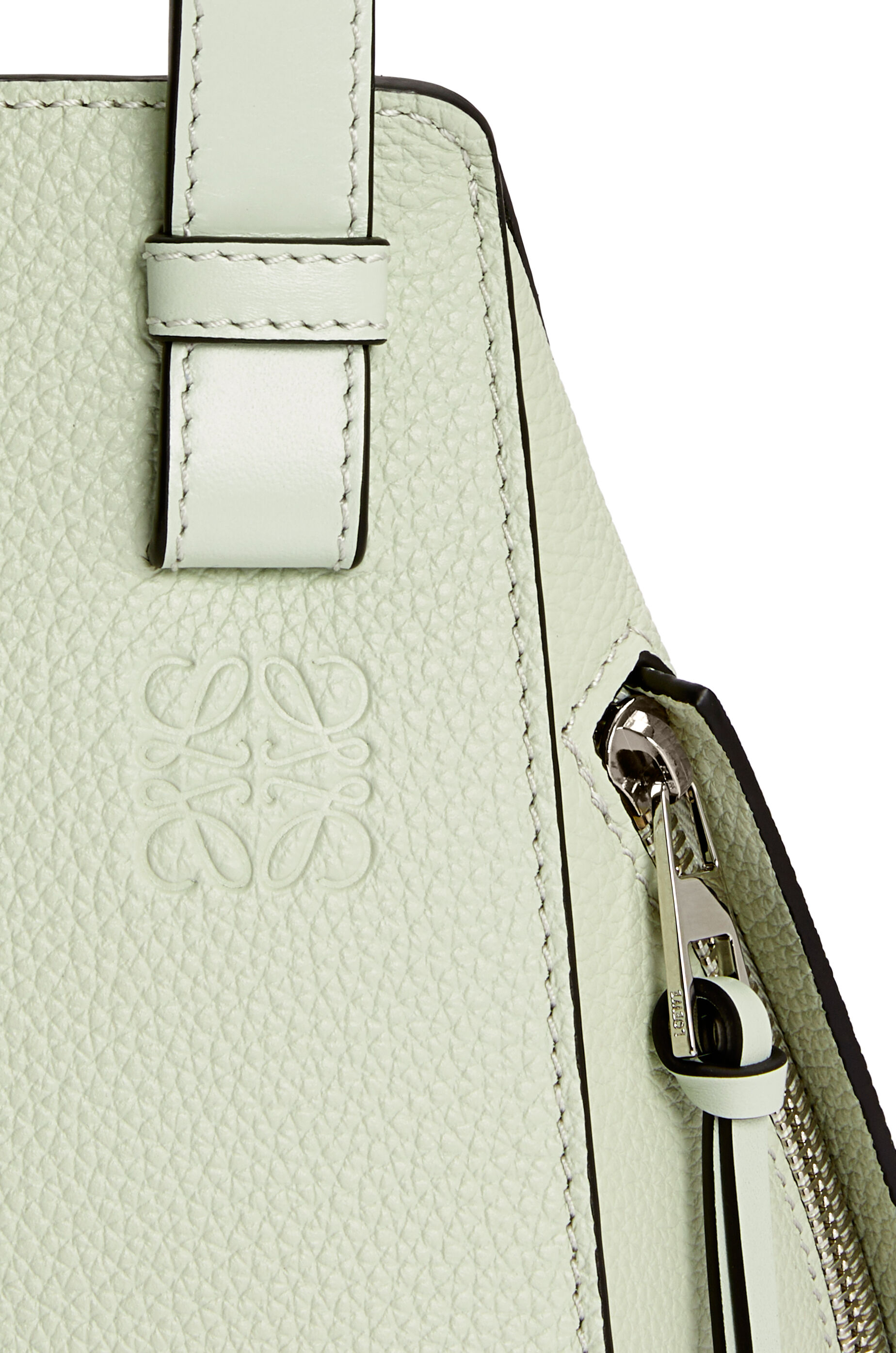Bolso Hammock Compact en piel de ternera graneada Light Celadon - LOEWE