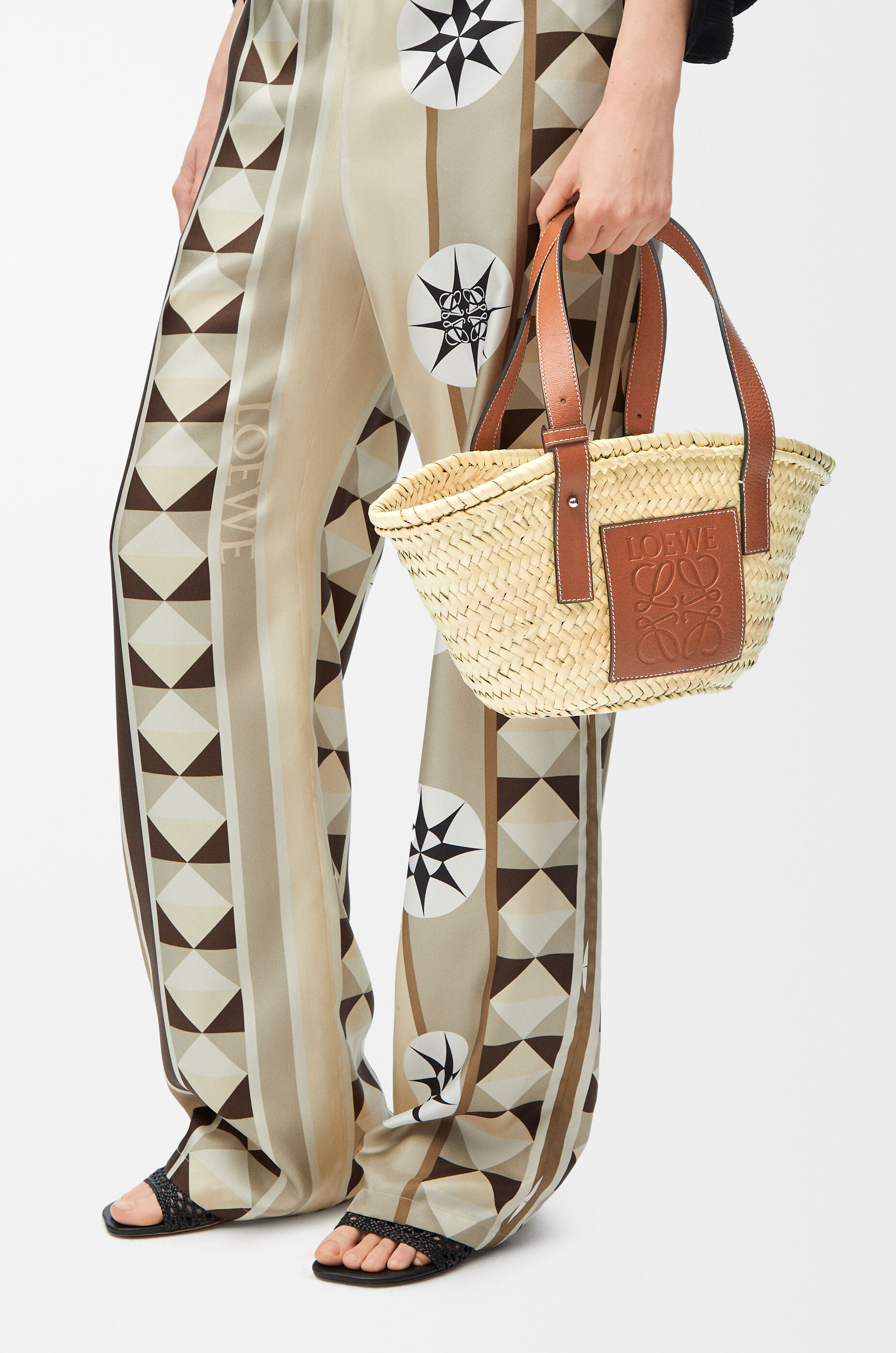 Small Basket bag in palm leaf and calfskin Natural/Tan - LOEWE