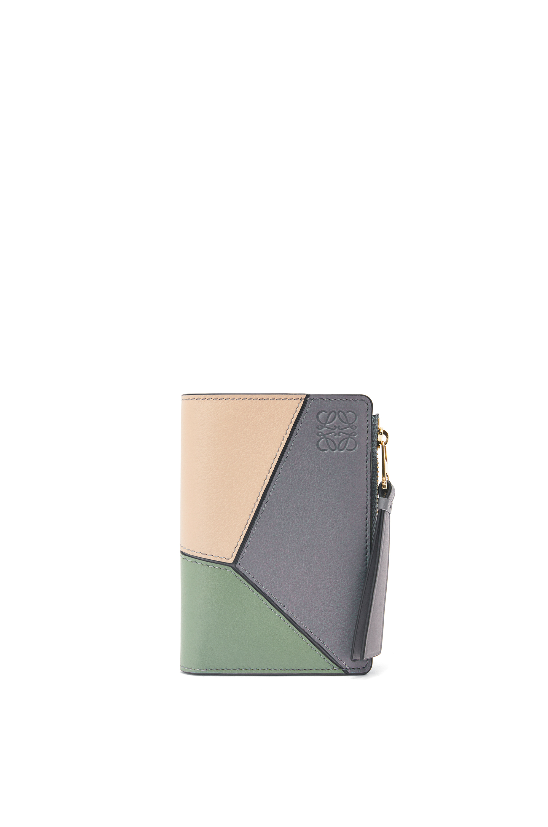 Care guides. How to take care of your LOEWE item - LOEWE