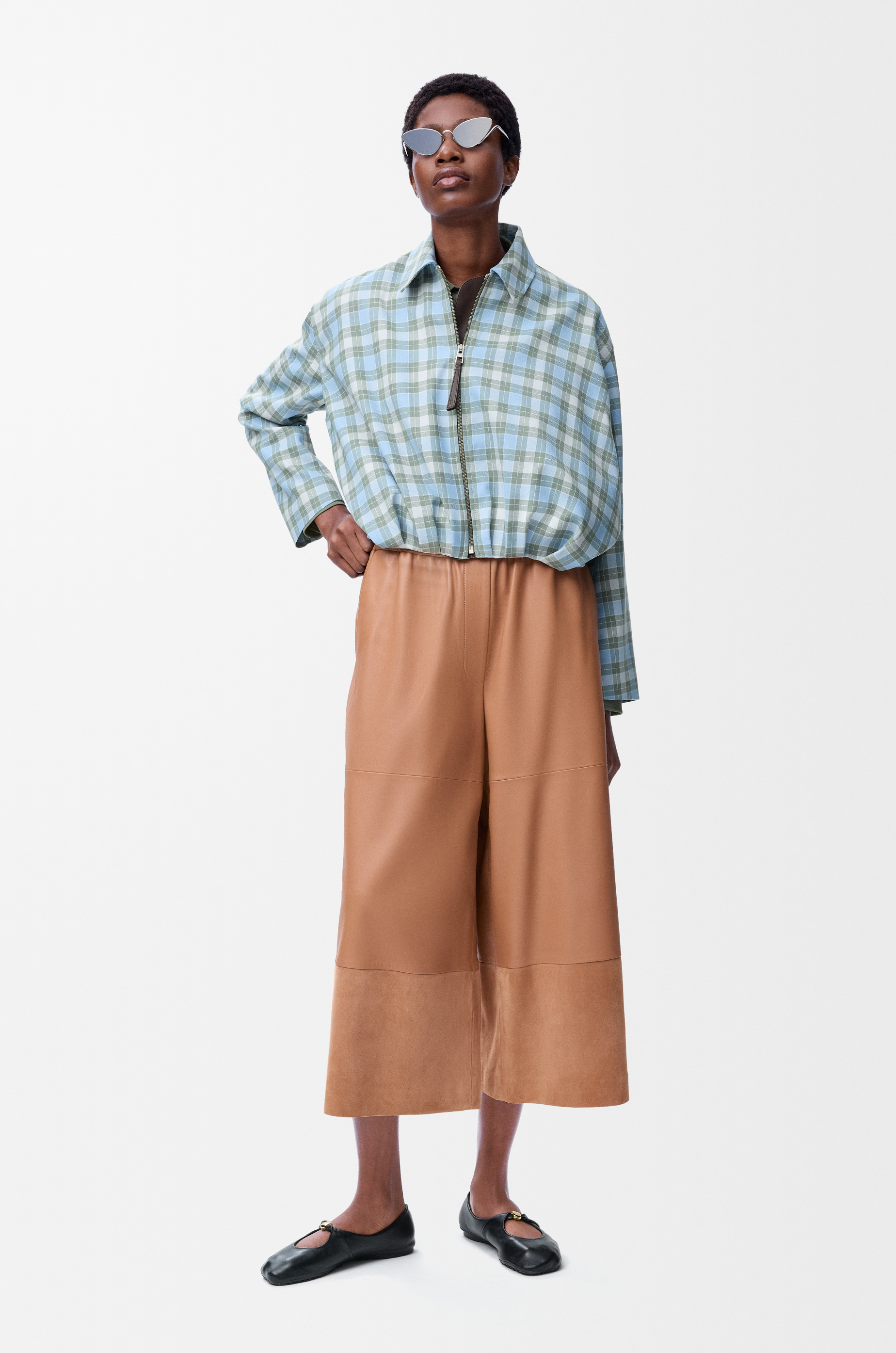 Cropped trousers in nappa lambskin and suede goatskin Toffee - LOEWE